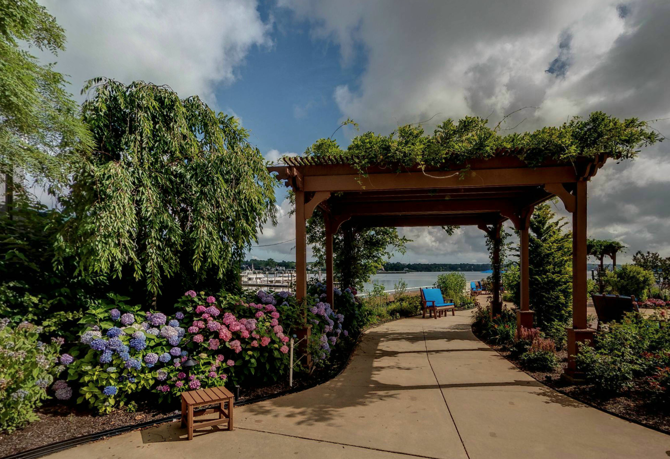 Learn More About Us | Senior Living in Red Bank, NJ | The Atrium